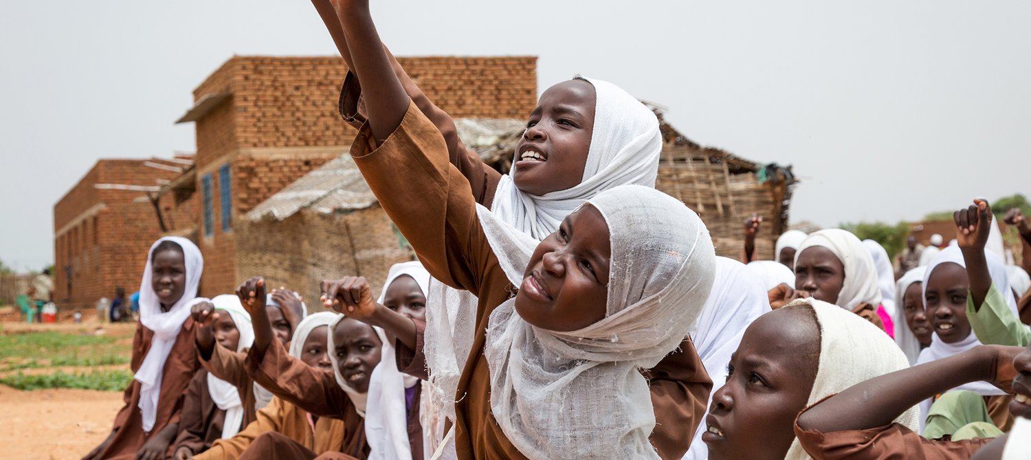 13 Photos of Different Ways Children Learn Around the World