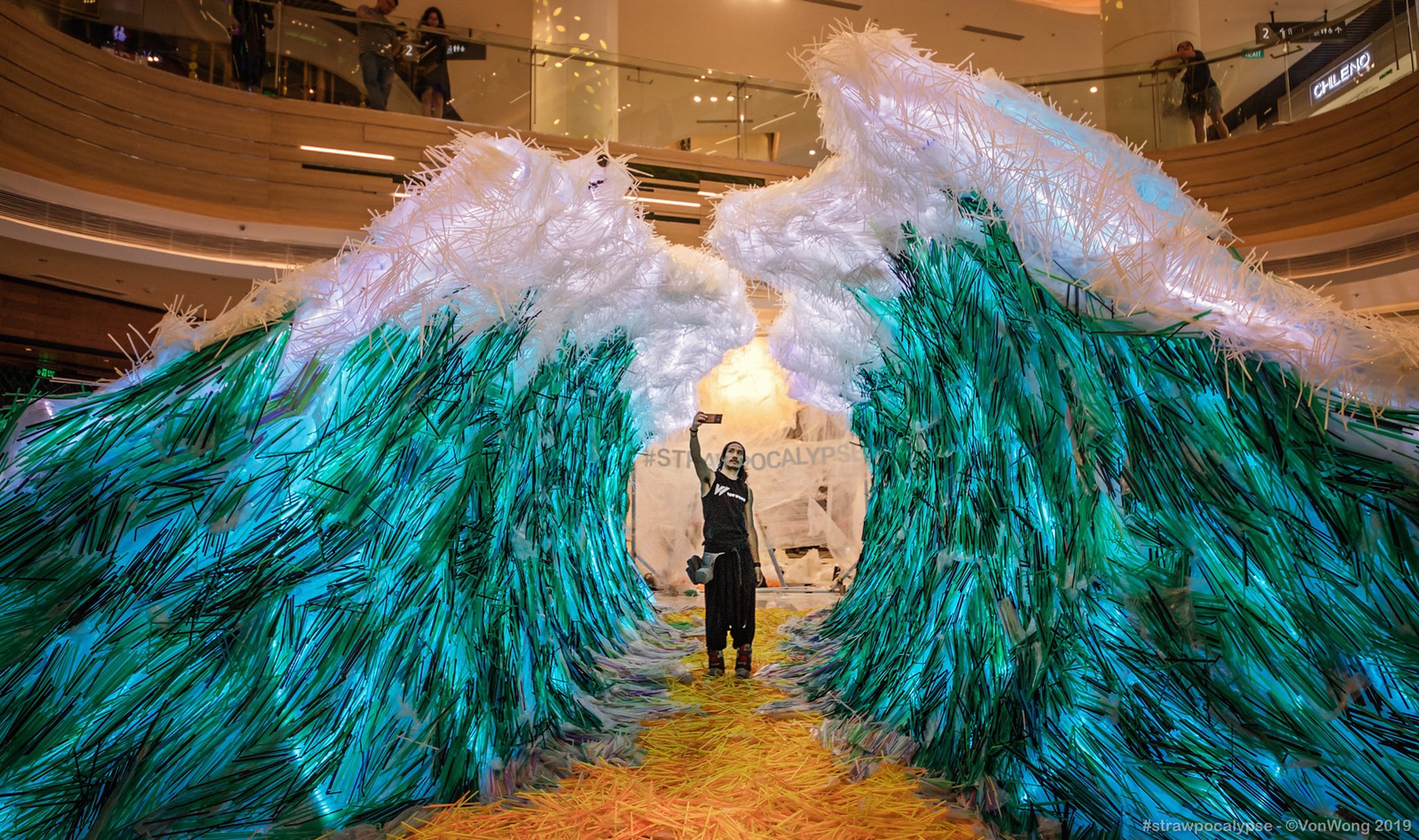 This Artist Turned Thousands Of Plastic Straws Into Stunning Ocean Waves