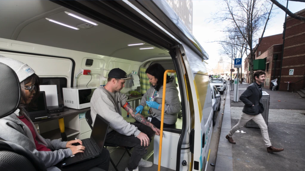 Doctor Uses Minivan to Offer Melbourne’s Homeless Free Medical Care