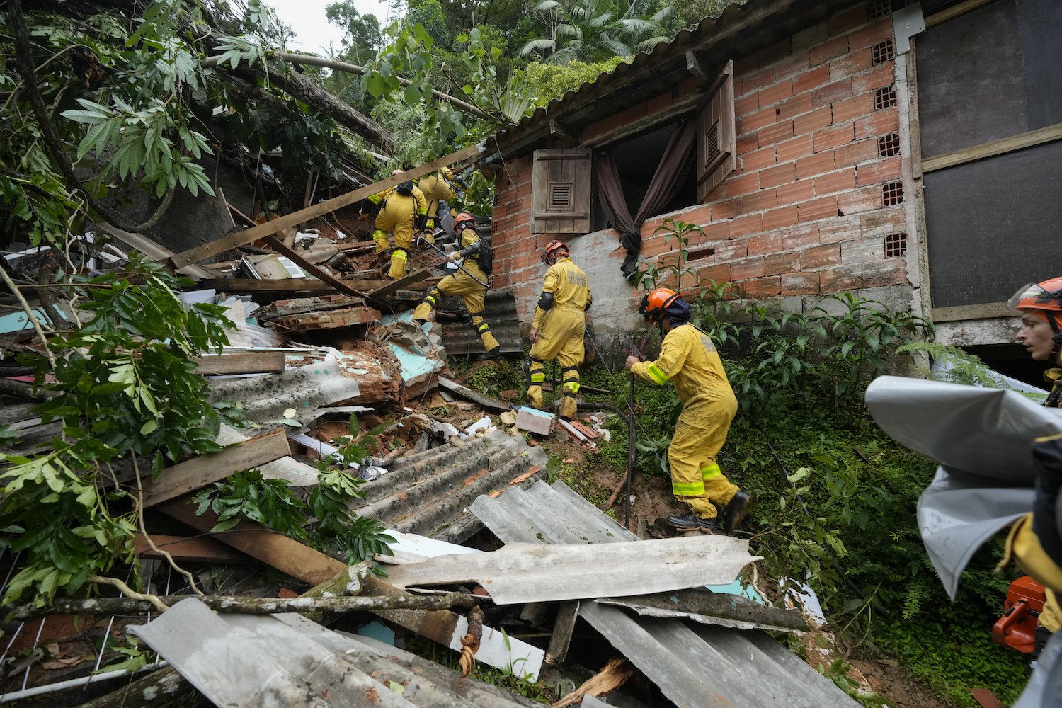 Shocking Photos of Extreme Weather Around the World in 2023 So Far