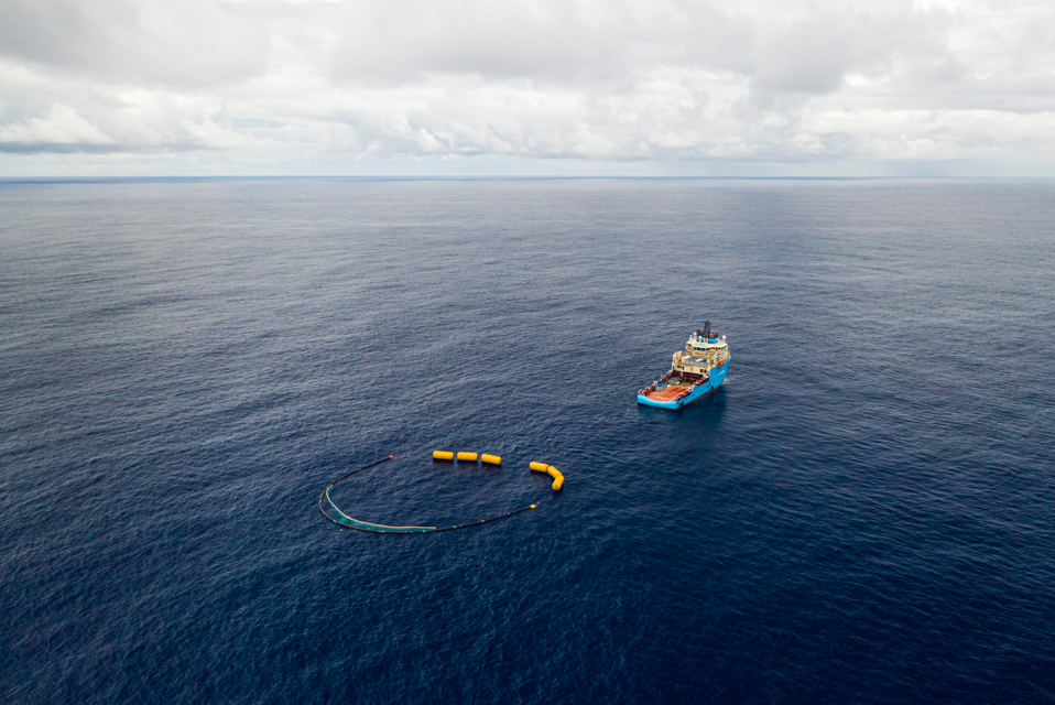 The Ocean Cleanup Device in the Great Pacific Garbage Patch Is Finally ...
