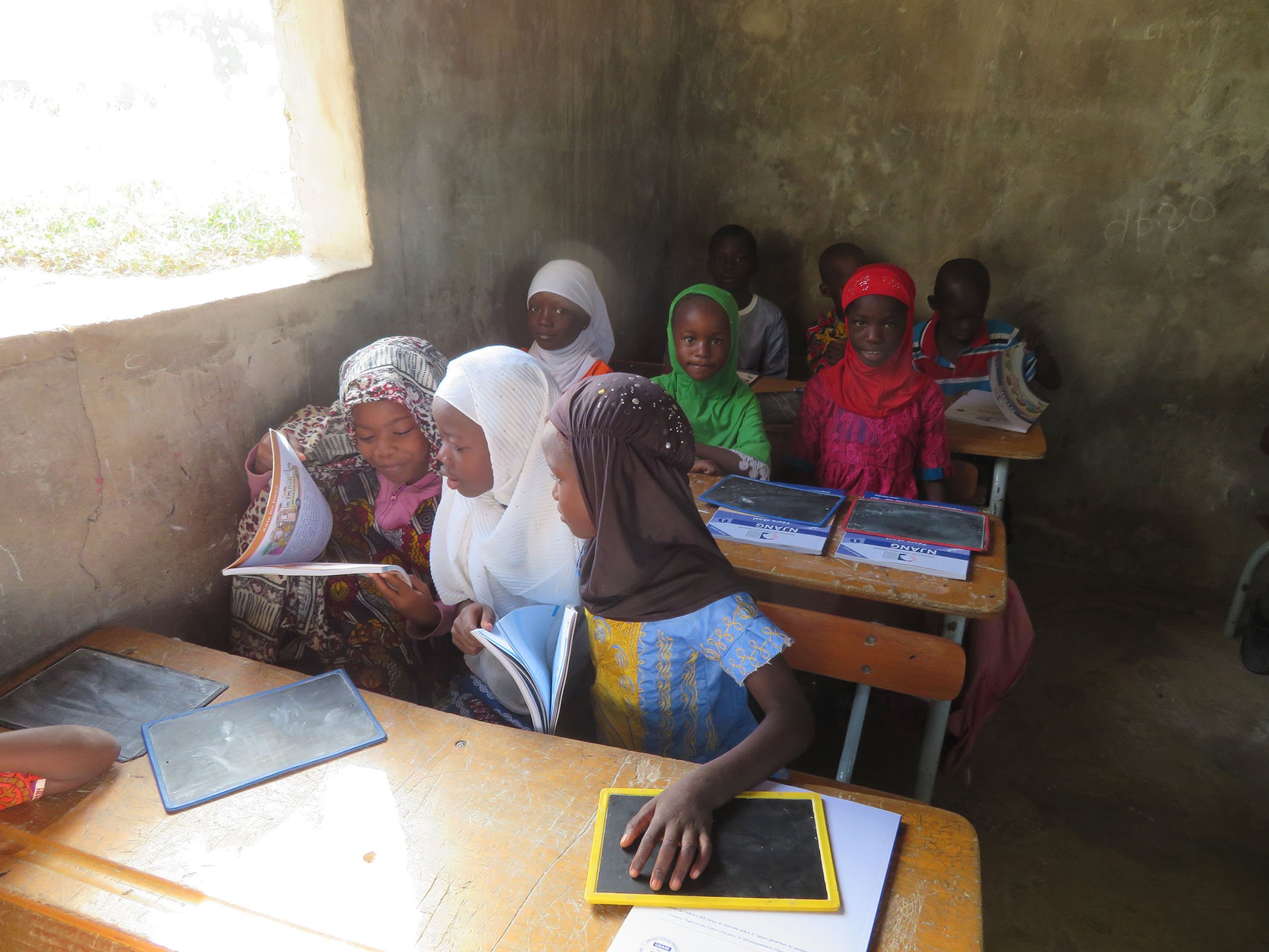 13 Photos of Different Ways Children Learn Around the World