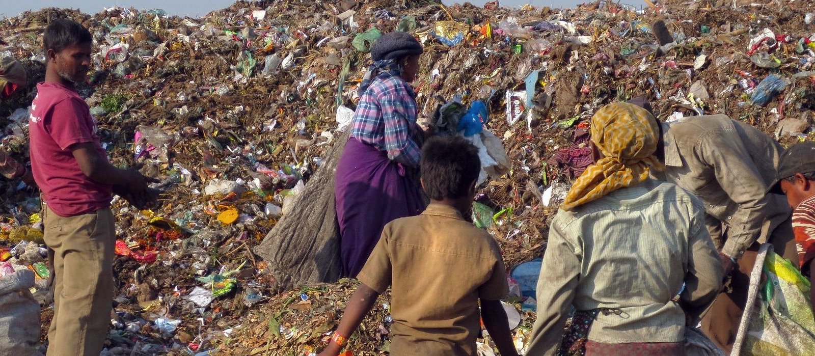 A Landfill in India Will Soon Rise Higher Than the Taj Mahal