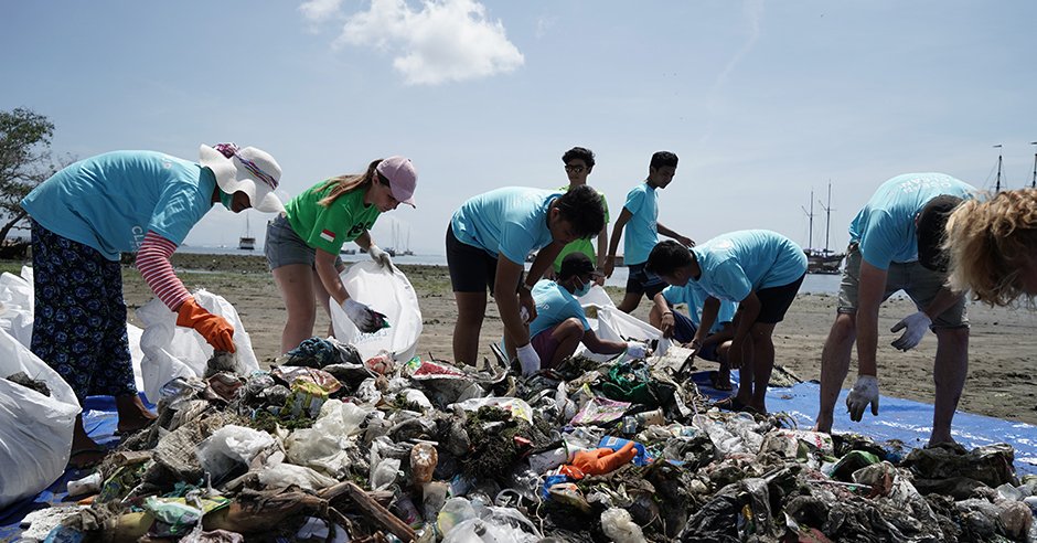 5 Activists to Follow to Inspire You to Start Your Plastic-Free Journey